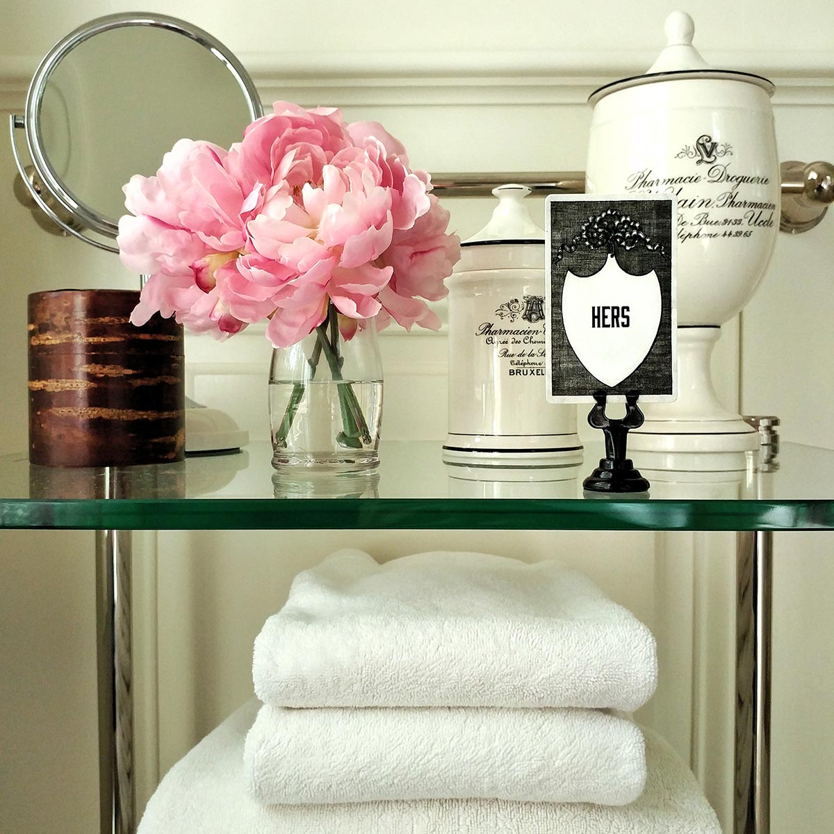 Set of 16- Ambrose Shield Bar- custom place card, Name Cards