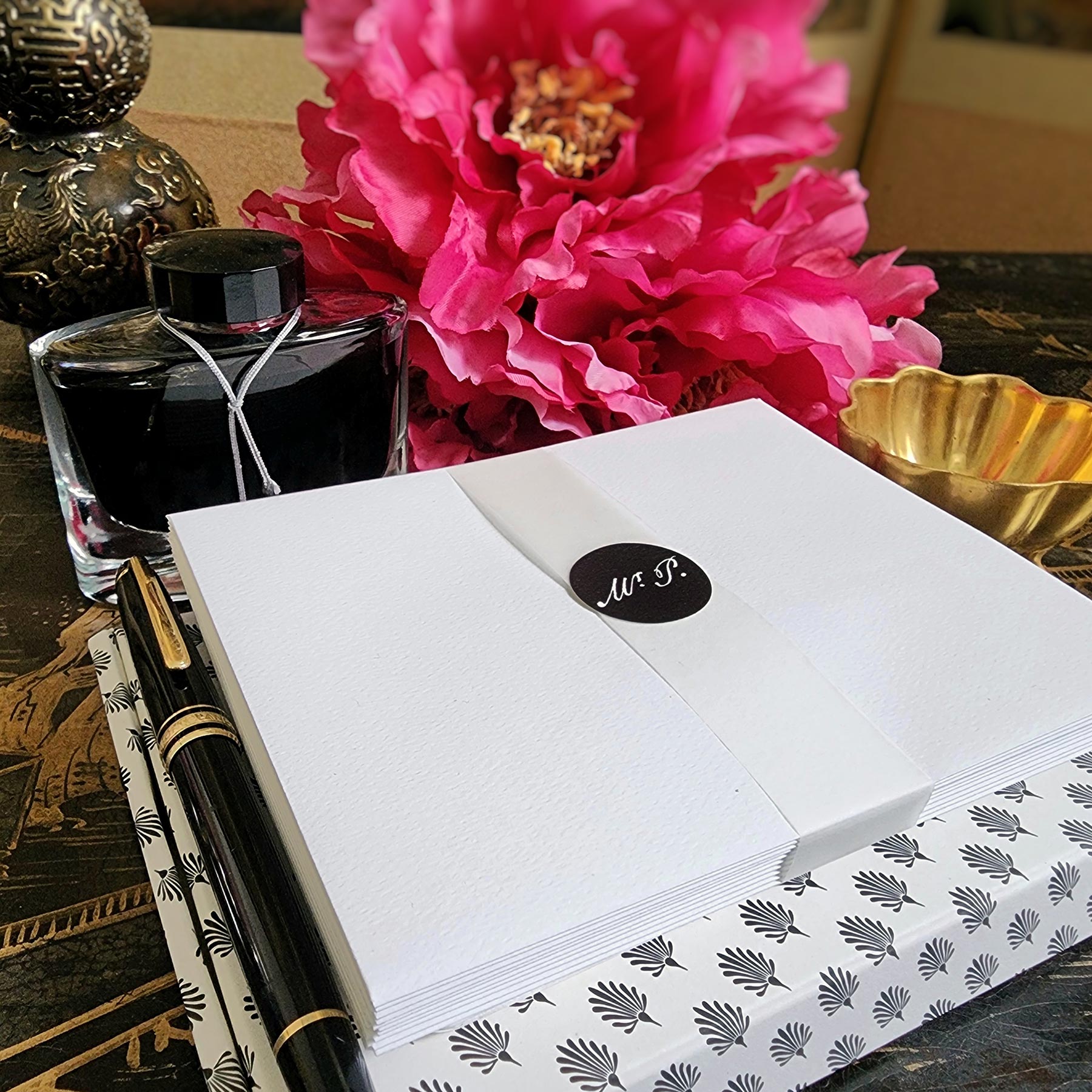 Set/ 12 Bees: Pack of Boxed Custom Flat Note Cards